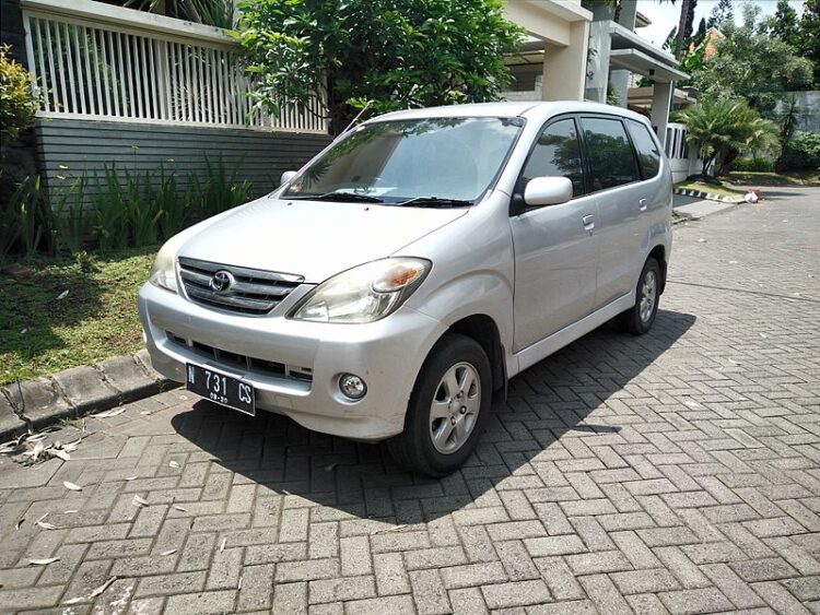 Toyota Avanza Gen 1 F600 2003-2011, Simak Ulasan, Konsumsi BBM hingga ...